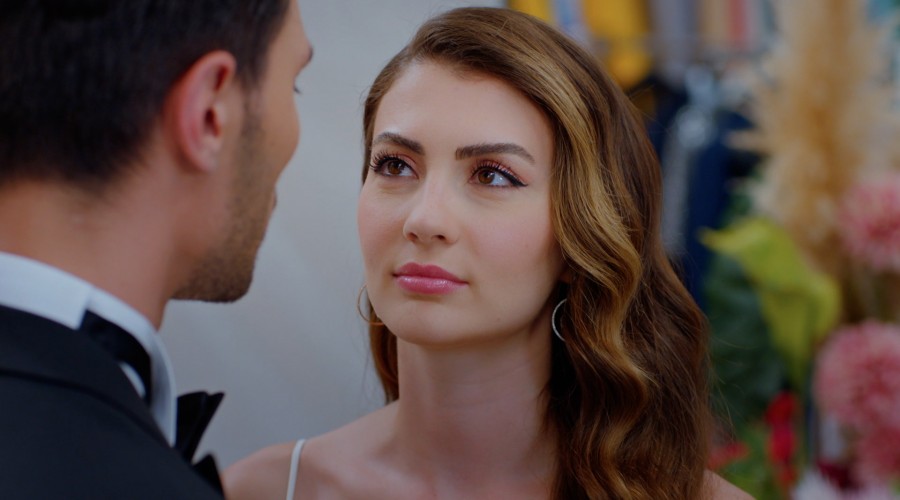 La sesión de fotos entre Esra y Ozan (Capítulo 16 - parte 2) - Olvídame ...