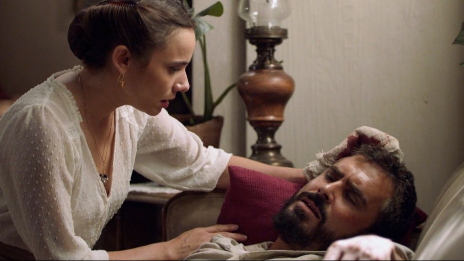 Manuel termina gravemente herido tras salvar a Herminia de ataque en el bosque en El Señor de la ...