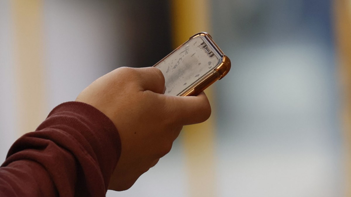 Cambio de hora en Chile: Conoce cómo puedes ajustar el reloj de tu celular Android o iOS - Mega