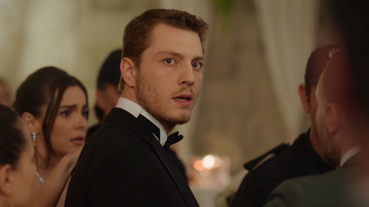 Corazón Negro - Capítulo 109: Una boda y una detención - Mega