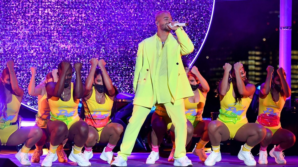 Con bailarines usando mascarilla: La presentación de Maluma en los ...