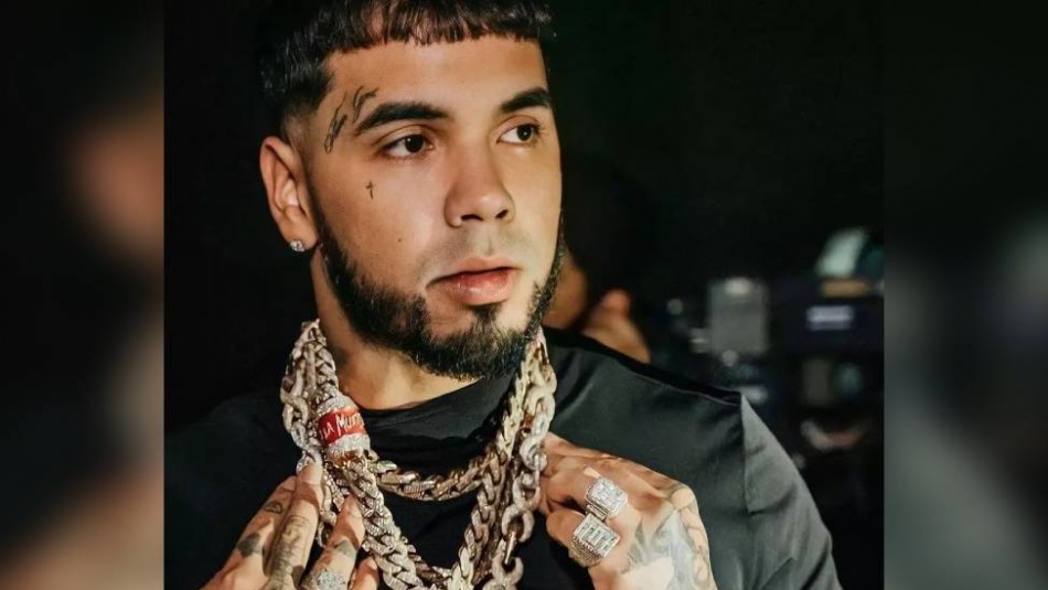 Anuel AA comparte meme donde fanática lo intenta besar: "Perdón mi amor ...