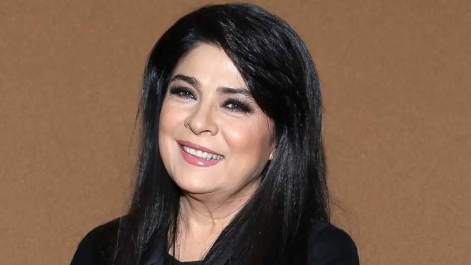 La foto de Victoria Ruffo junto a su hijo mayor y sus gemelos vestidos ...