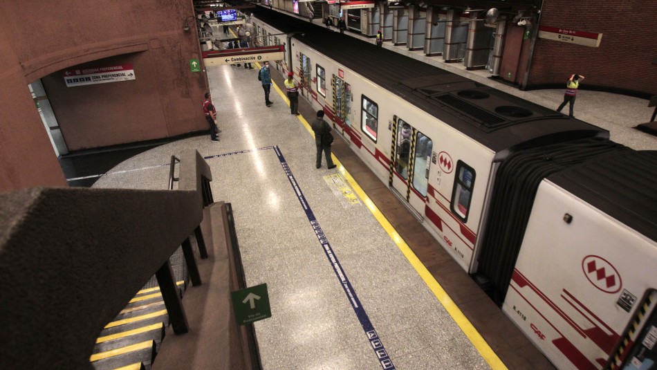 Metro anuncia el restablecimiento de estación Baquedano tras manifestaciones en el exterior ...