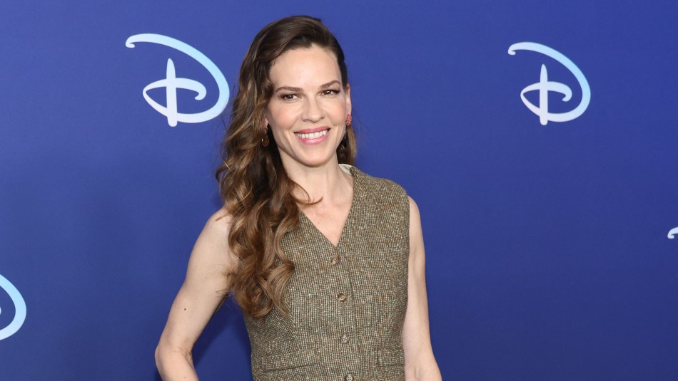 "Un milagro absoluto": Actriz Hilary Swank revela que se convertirá en madre de gemelos a sus 48 ...
