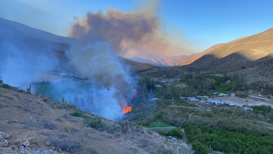 Alerta Roja En Comuna De Monte Patria Por Incendio Forestal Se