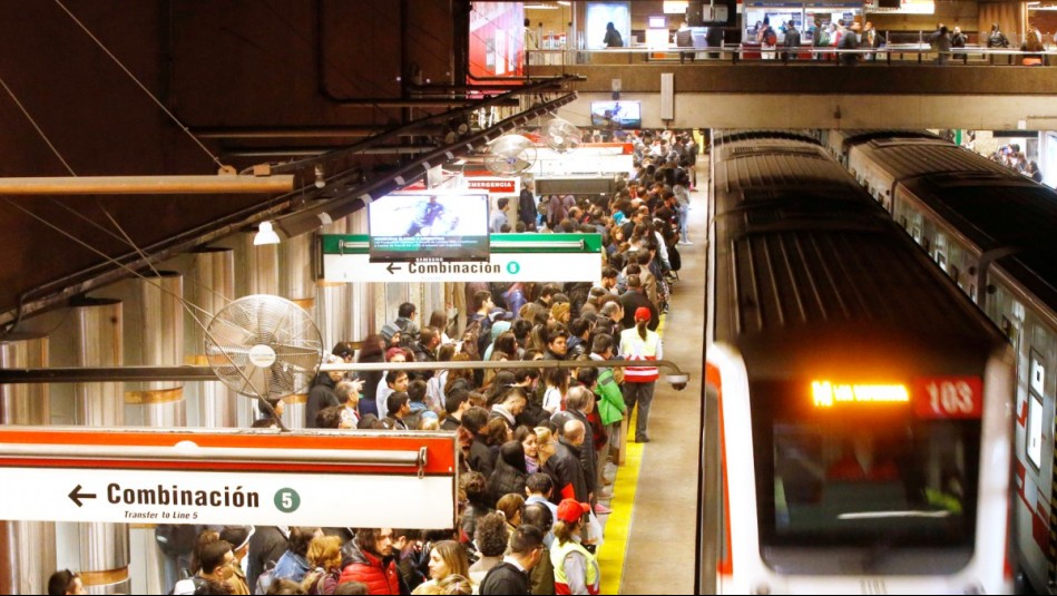 Usuarios de Metro reportan retraso en la frecuencia de trenes en Línea 1 - Meganoticias