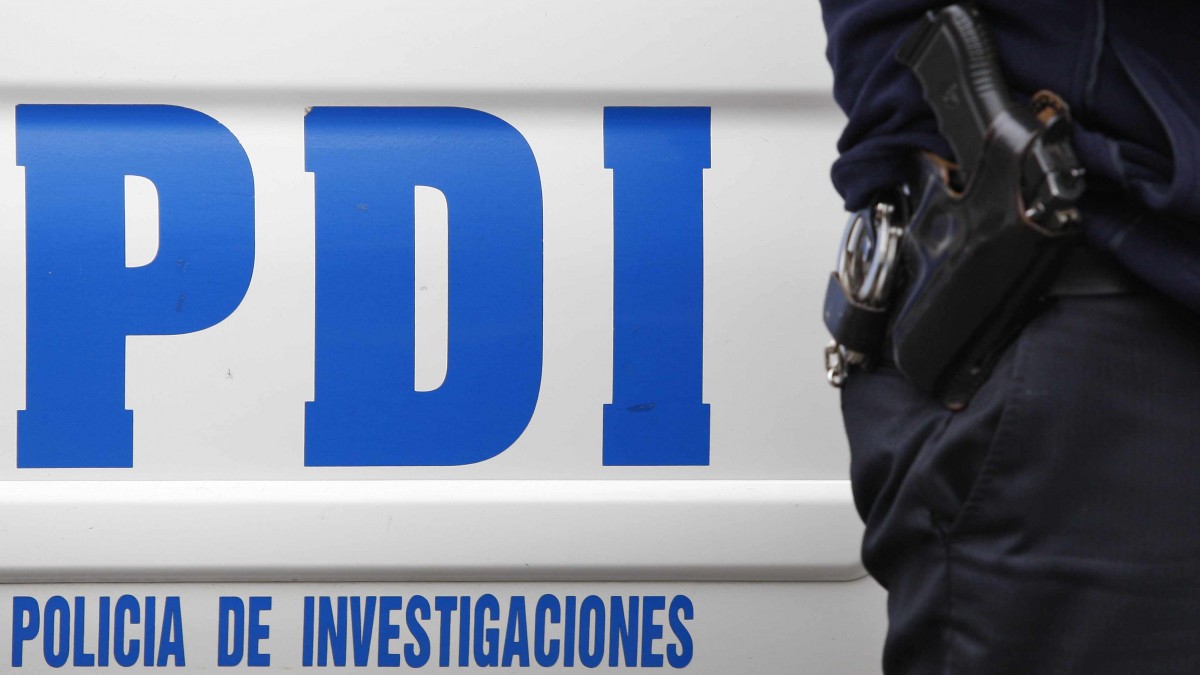 Más de 20 pistolas, placas y municiones: Las armas robadas a ...