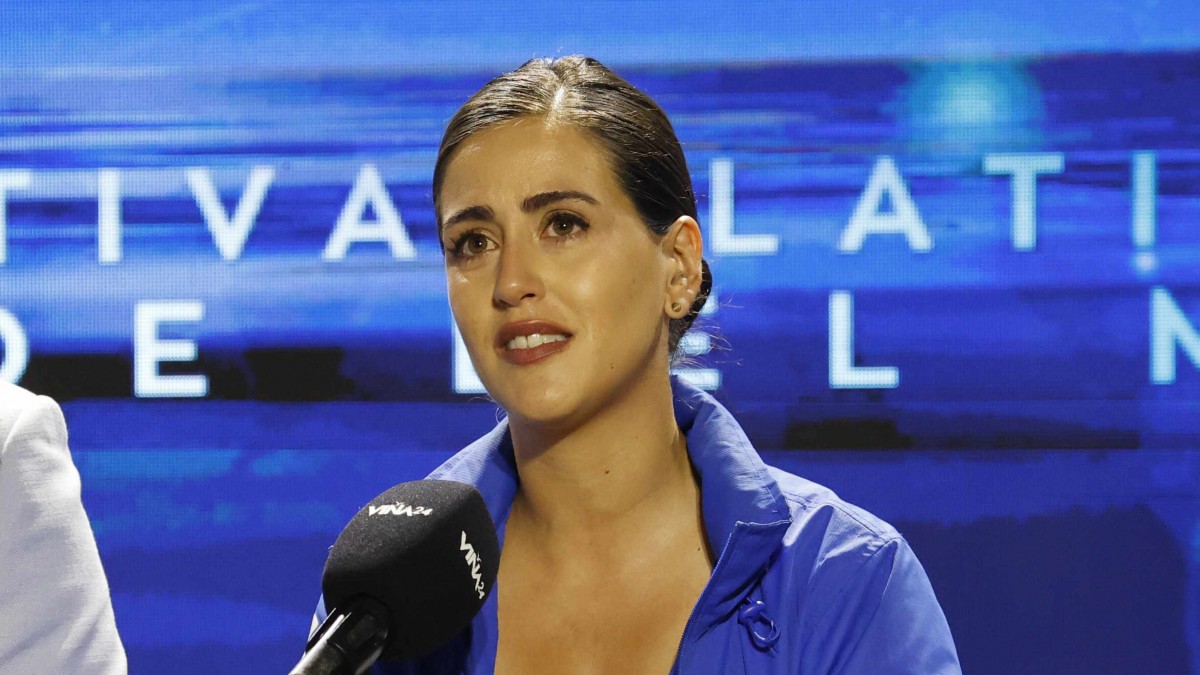 Alcaldesa Ripamonti desplegó cartel al ser presentada en el Festival de ...