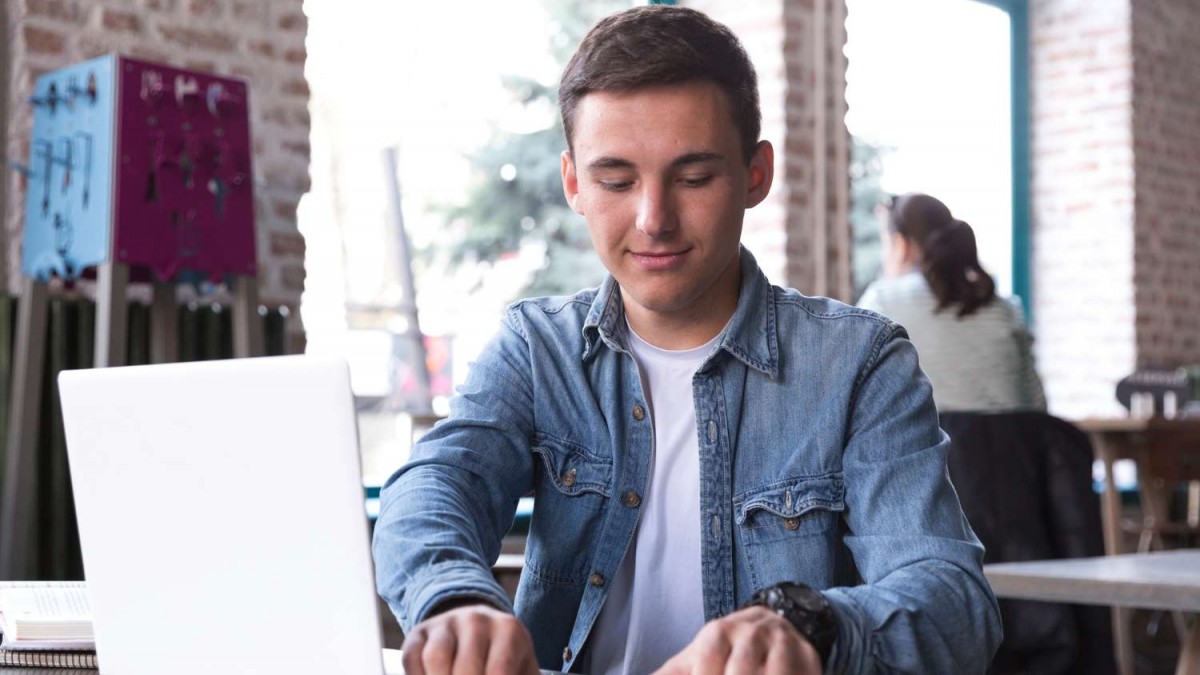 ¿Trabajar y estudiar? Descubre 5 consejos para lograrlo con éxito ...