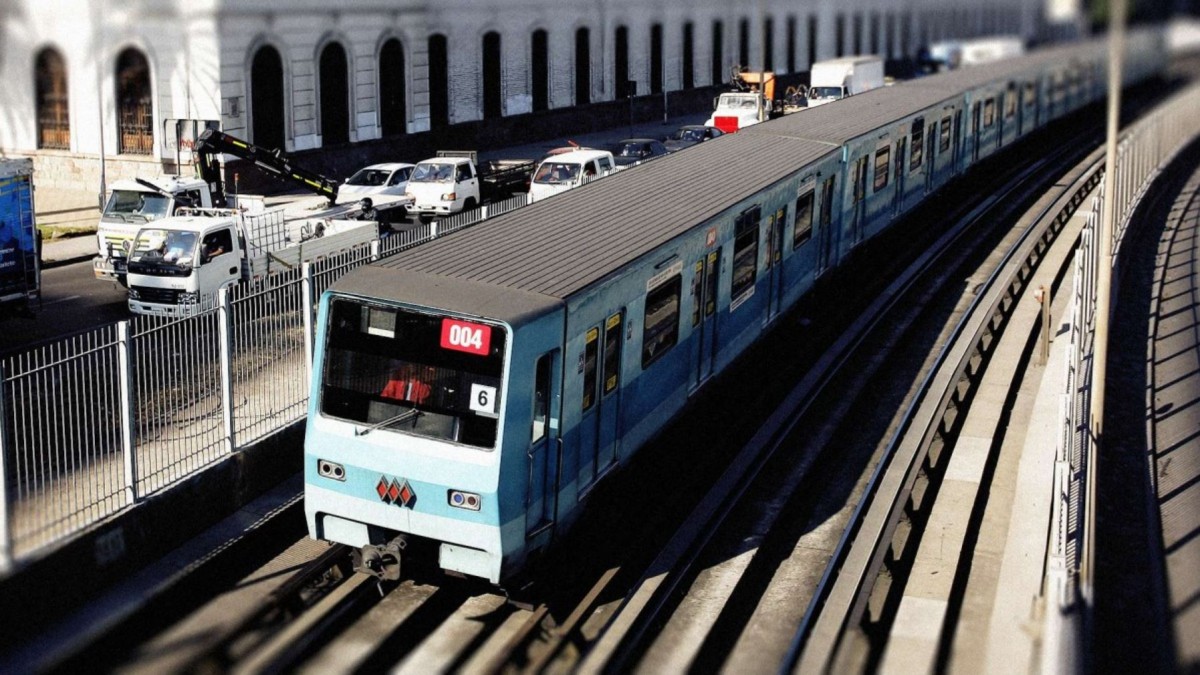 Metro de Santiago restablece el servicio de la estación Manuel Montt en Línea 1 - Meganoticias