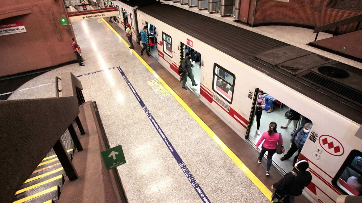Corte de corriente en Línea 1 del Metro provoca aglomeraciones y retraso en la frecuencia de ...