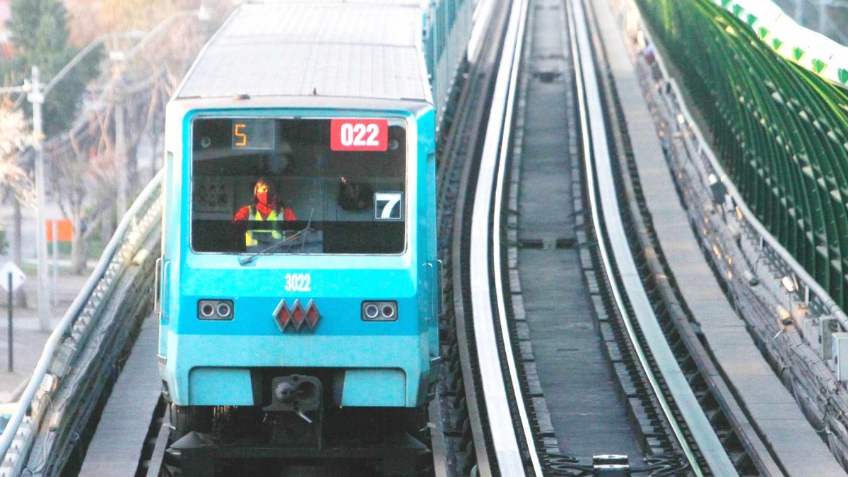 Metro de Santiago normaliza su servicio tras retraso en frecuencia habitual de Línea 2 ...