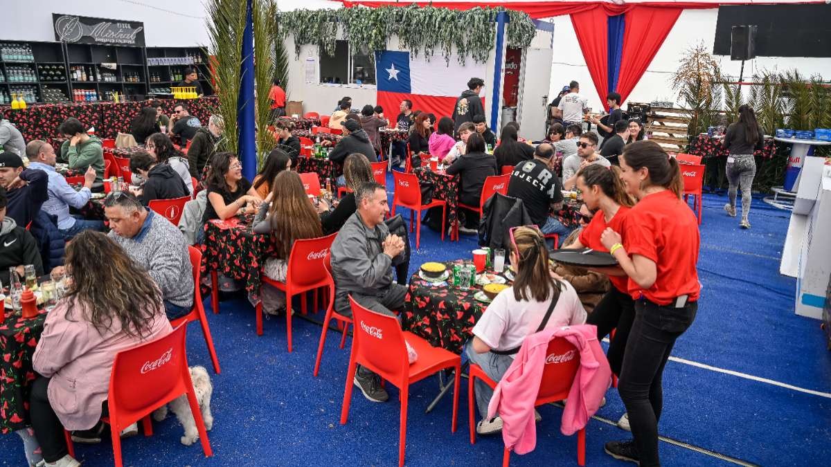 ¿Cuánto cuesta ir a una fonda?: Precios de las entradas llegan hasta los 23 mil pesos - Meganoticias